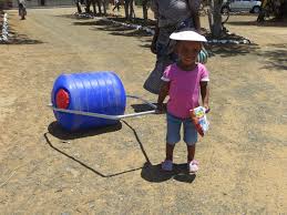HIPPO ROLLER -simple way to bring large quantity of water home from ...